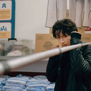 Shadow Chase - Im Netz der Diebe - Film 2025 - FILMSTARTS.de