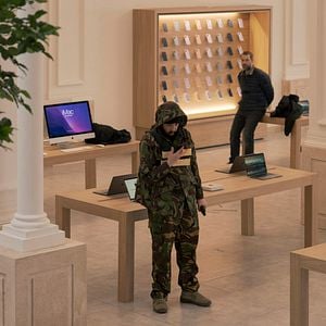 iHostage - Film 2025 - FILMSTARTS.de