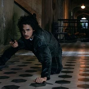 Shadow Chase - Im Netz der Diebe - Film 2025 - FILMSTARTS.de