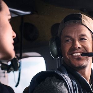 Flight Risk - Film 2024 - FILMSTARTS.de