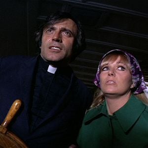 Satan's Triangle - Film 1975 - FILMSTARTS.de