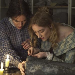 Ammonite - Film 2020 - FILMSTARTS.de