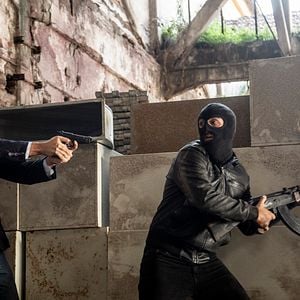 Hard Night Falling - Film 2019 - FILMSTARTS.de