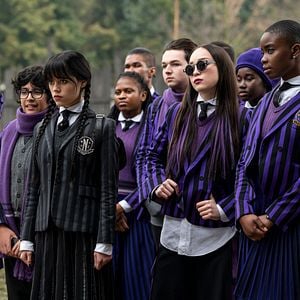 Bilder und Fotos auf Wednesday Staffel 1 - FILMSTARTS.de