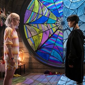 Bilder und Fotos auf Wednesday Staffel 1 - FILMSTARTS.de