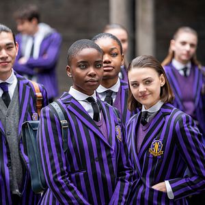 Bilder und Fotos auf Wednesday Staffel 1 - FILMSTARTS.de