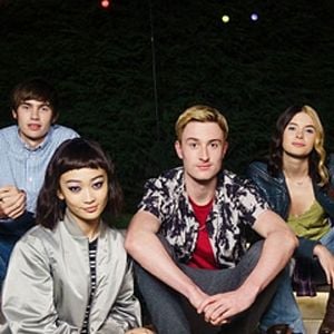 Bilder und Fotos zur Serie Tell Me Everything - FILMSTARTS.de