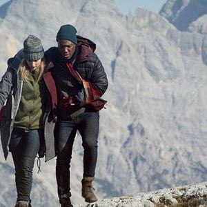 Survive - Film 2022 - FILMSTARTS.de