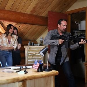 Shrapnel - Kampf mit dem Kartell - Film 2023 - FILMSTARTS.de