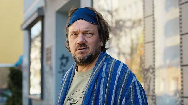 Der Held vom Bahnhof Friedrichstraße - Film 2025 - FILMSTARTS.de