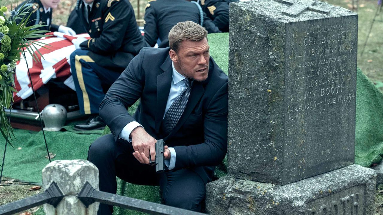 "Reacher"-Star Alan Ritchson macht Action-Komödie – mit einem eurer ...