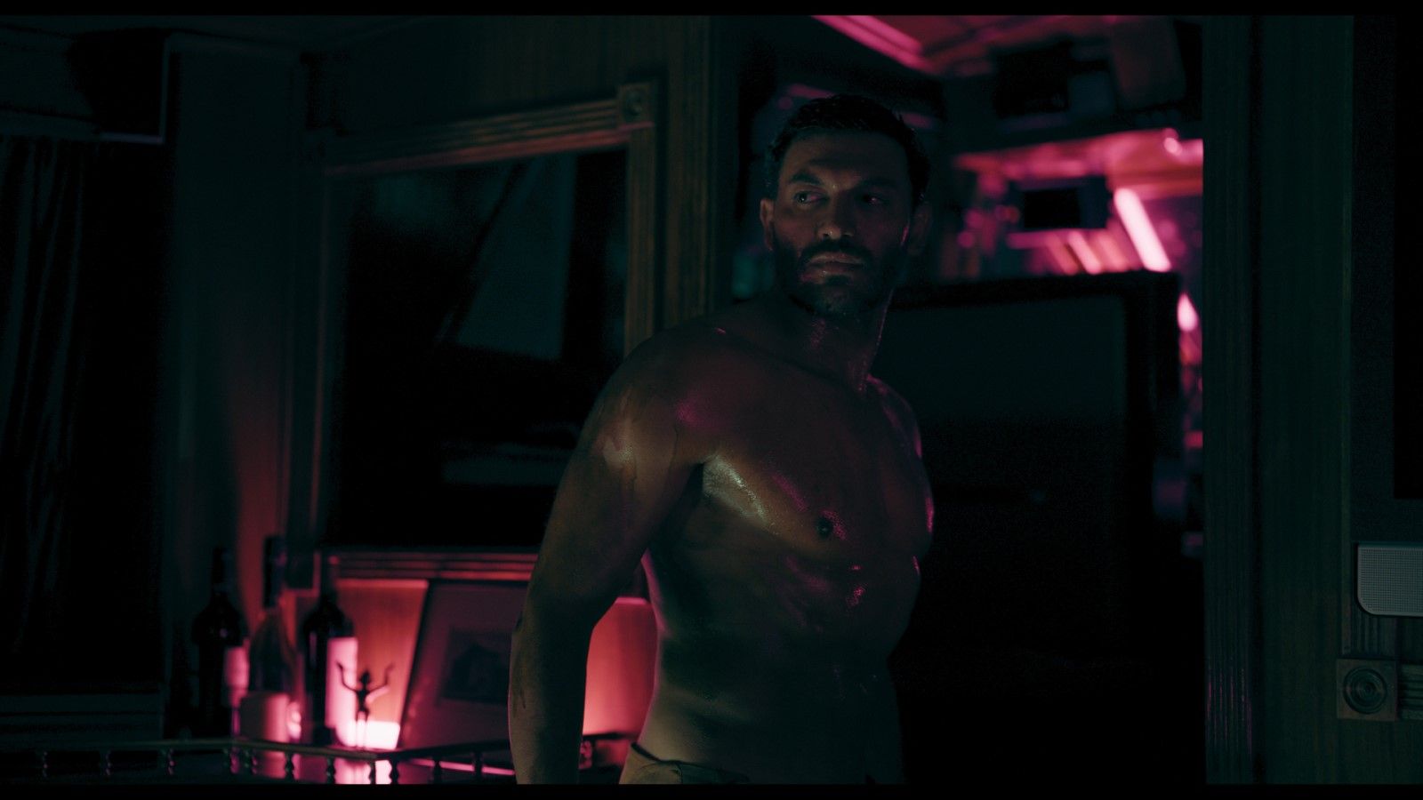 Foto zum Film Flycatcher - Survival Has Its Price - Bild 3 auf 12 ...