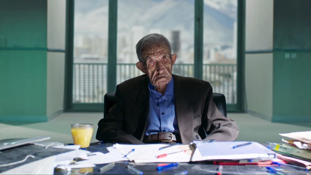 Kritik zu Irdische Verse: In den Fußstapfen von Jafar Panahi & Abbas ...