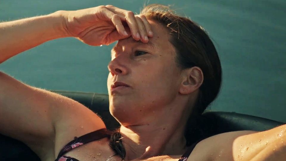 Milch ins Feuer Trailer - Milch ins Feuer Trailer DF - FILMSTARTS.de