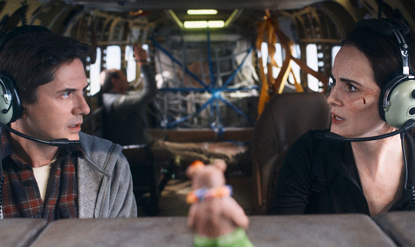 Bild zu Topher Grace - Flight Risk : Bild Michelle Dockery, Topher ...