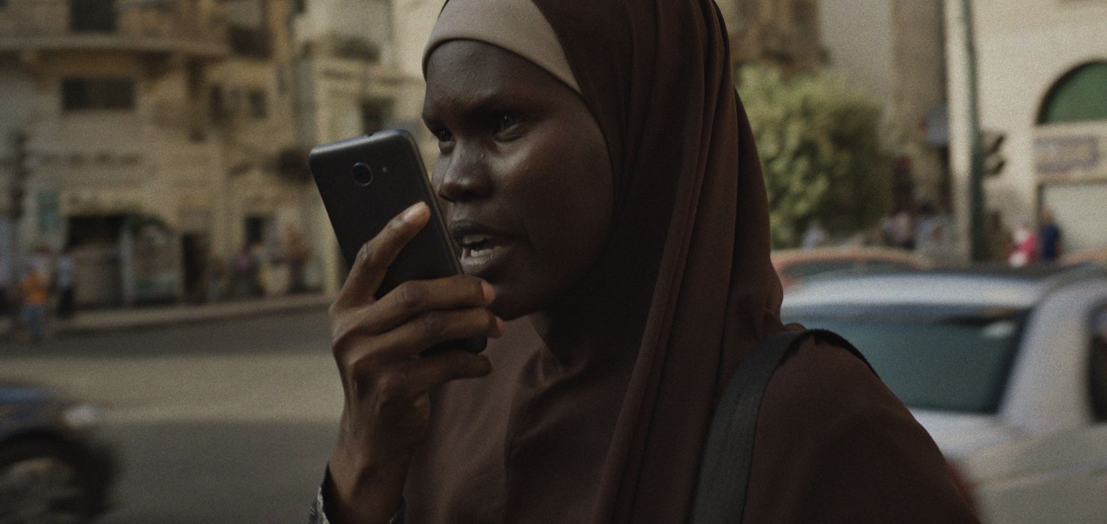 Foto zum Film Aisha Can't Fly Away - Bild 6 auf 15 - FILMSTARTS.de