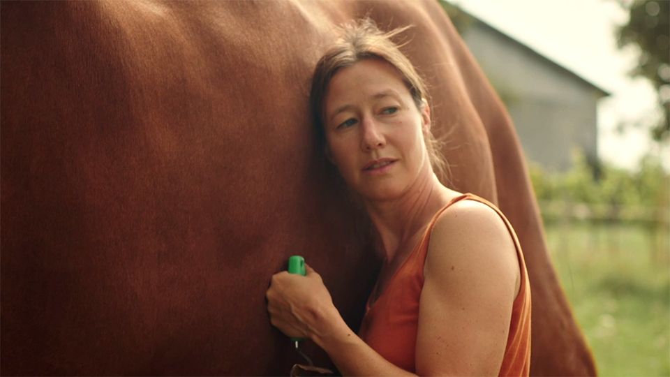 Milch ins Feuer Trailer - Milch ins Feuer Trailer DF - FILMSTARTS.de