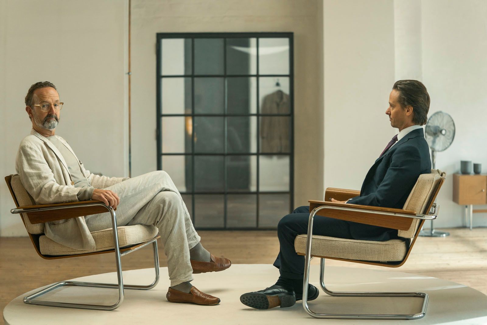 Achtsam Morden: Bild Peter Jordan, Tom Schilling - 1 von 24 - FILMSTARTS.de