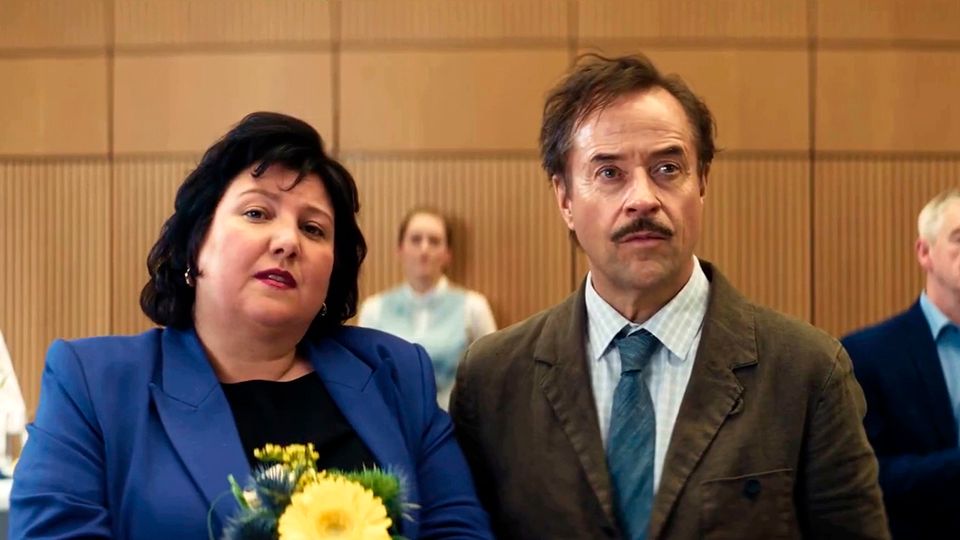 Alter weißer Mann Trailer - Alter weißer Mann Trailer DF - FILMSTARTS.de