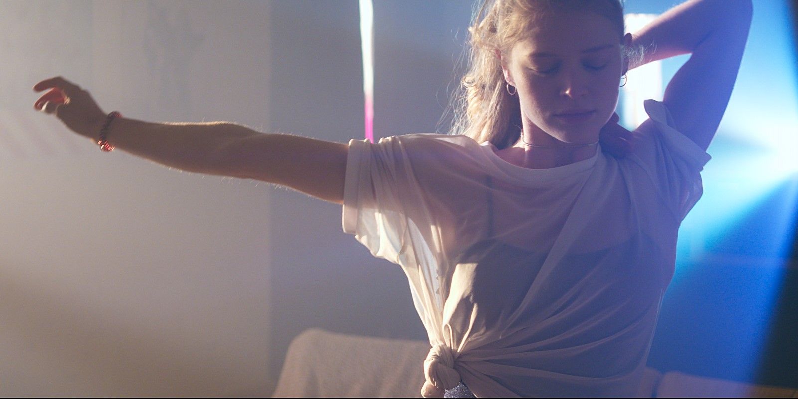 Foto zum Film Broke. Alone. A Kinky Love Story - Bild 7 auf 15 ...