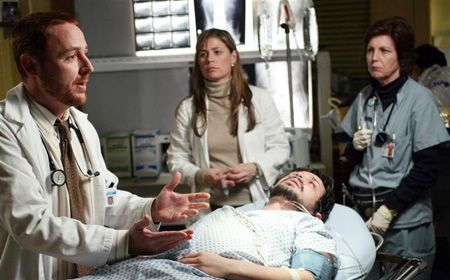 Bild zu Scott Grimes - Bild Maura Tierney, Freddy Rodriguez, Scott ...