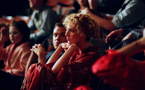 Bild zu Stephen Frears - Lady Henderson präsentiert : Bild Kelly Reilly ...