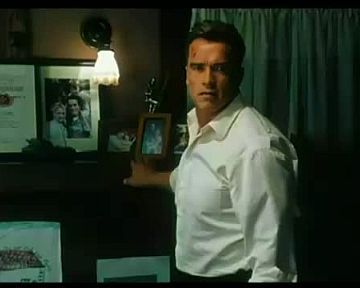 Collateral Damage Trailer - Collateral Damage Trailer DF - FILMSTARTS.de