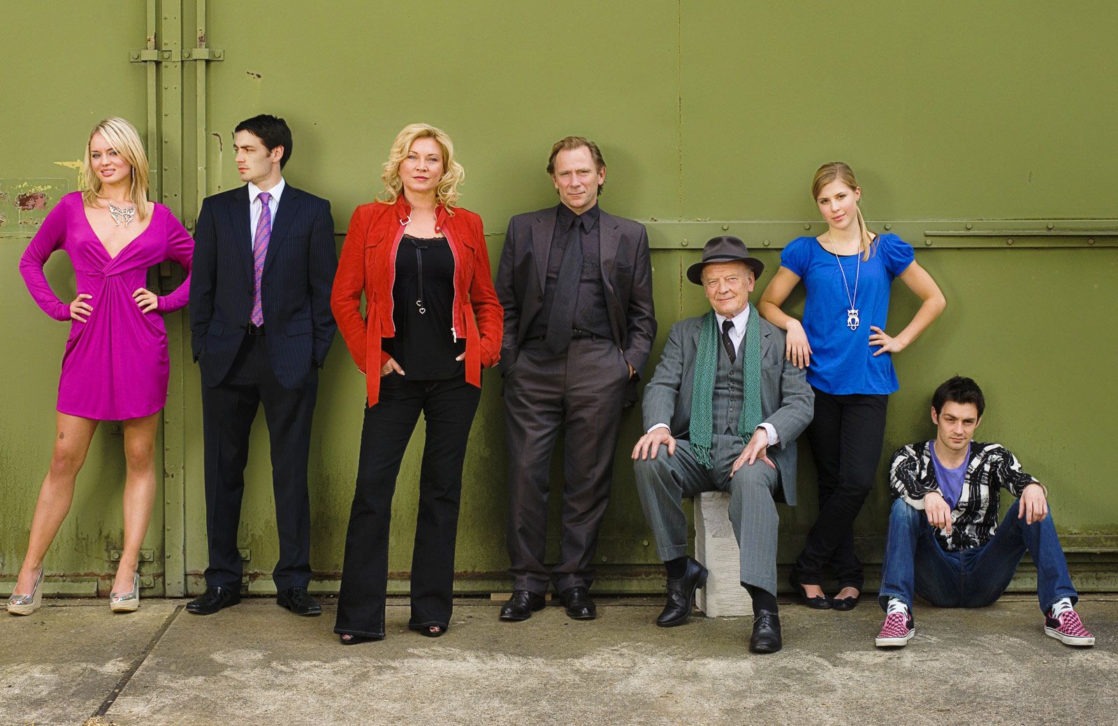 Bild zu Danny Webb (V) - Bild Danny Webb (V), Matthew McNulty, Laura ...