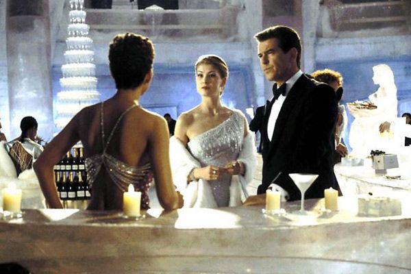 Bild zu Halle Berry - James Bond 007 - Stirb an einem anderen Tag ...