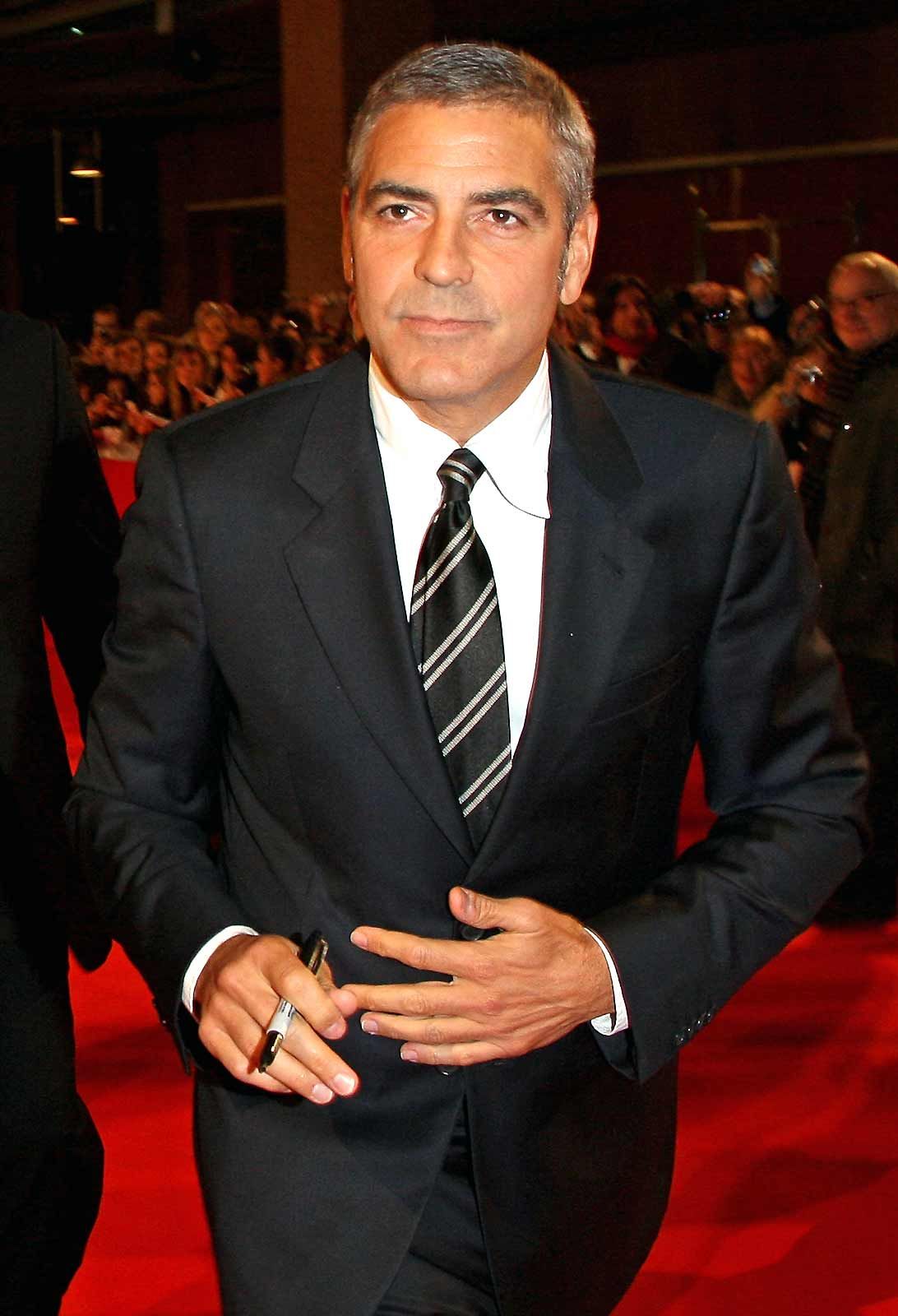 Bild zu George Clooney - Up in the Air : Bild George Clooney - Foto 239 ...