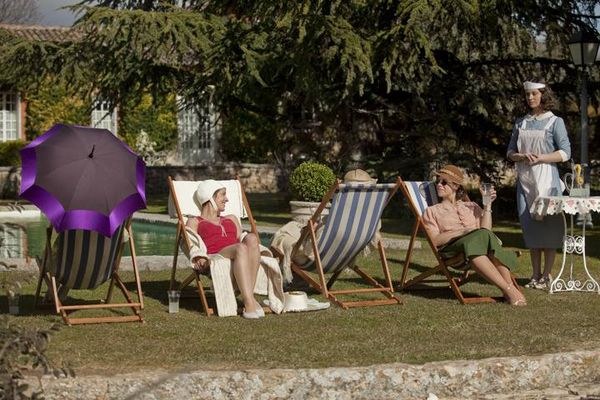 Bild zu Úrsula Corberó - Bild Carolina Lapausa, Mariona Ribas, Úrsula ...