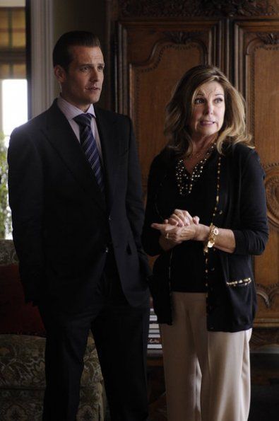 Suits: Suits : Bild Susan St. James, Gabriel Macht - 647 von 670 ...