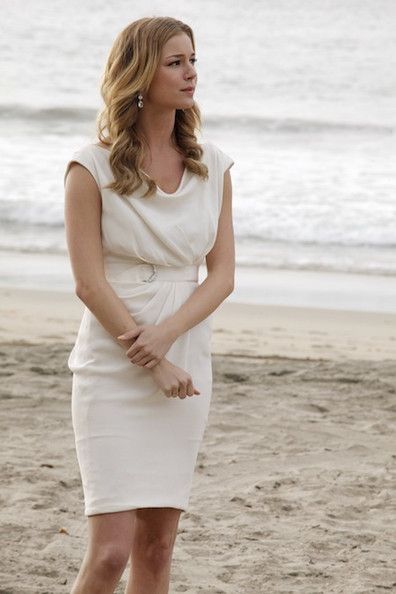 Revenge: Revenge : Bild Emily VanCamp - 450 von 778 - FILMSTARTS.de