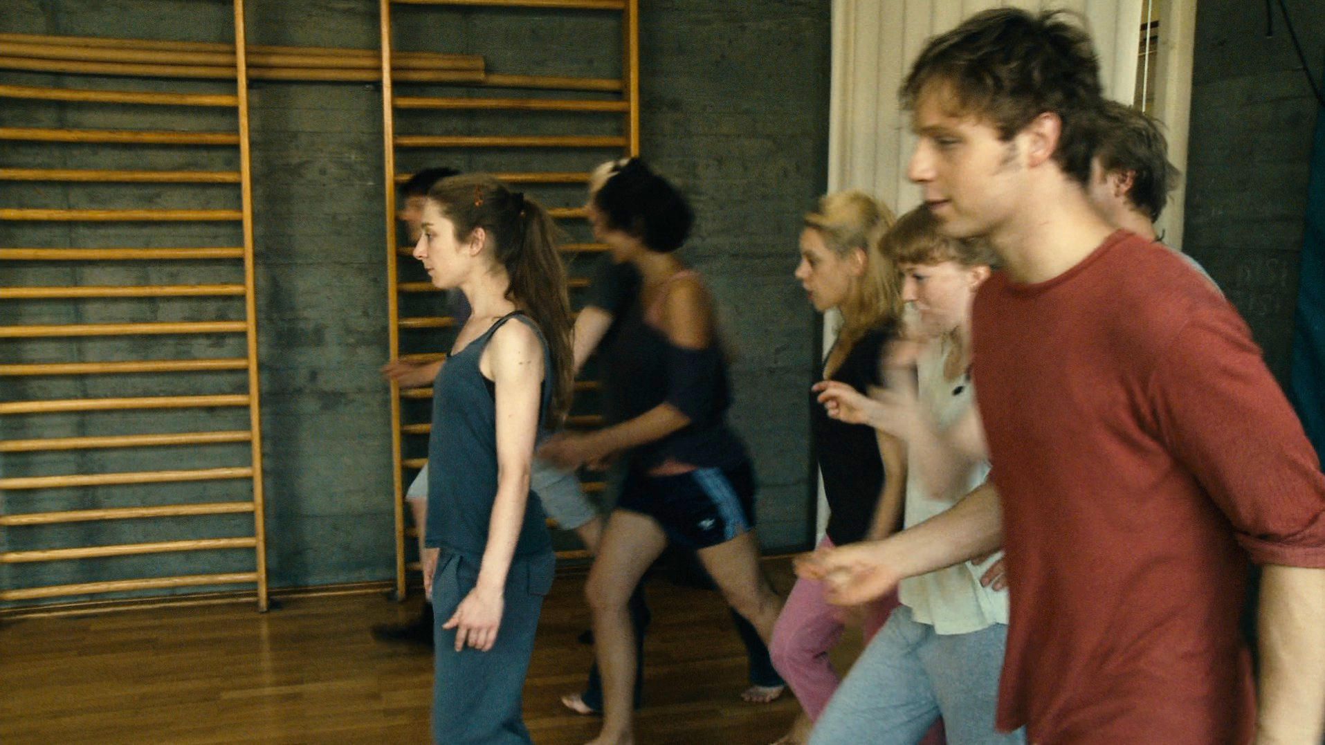 Foto zum Film Unten Mitte Kinn - Bild 4 auf 8 - FILMSTARTS.de