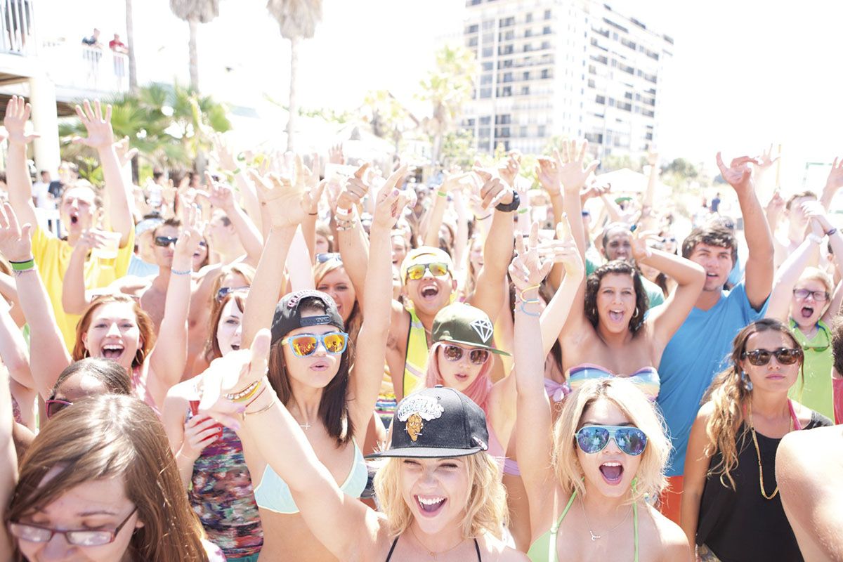 Bild zu Rachel Korine - Spring Breakers : Bild Ashley Benson, Vanessa ...