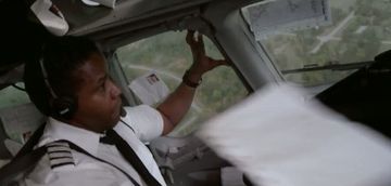 Flight Trailer - Flight Trailer DF - FILMSTARTS.de