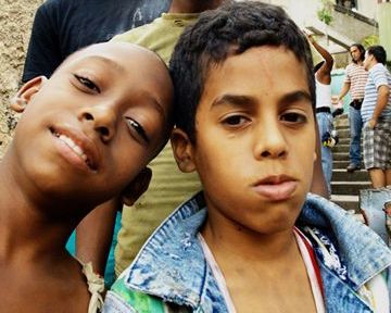 Hermano Trailer - Hermano Trailer OV - FILMSTARTS.de