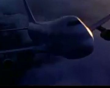 Turbulence Trailer - Turbulence Trailer OV - FILMSTARTS.de