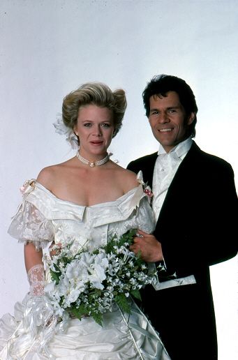 Bild zu Marcy Walker - Bild A. Martinez, Marcy Walker - Foto 30 von 81 ...