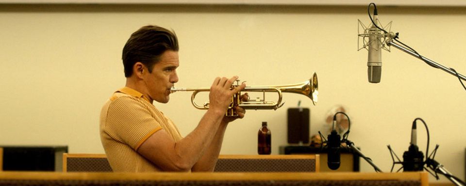 "Born To Be Blue": Erster Trailer zum Musiker-Biopic mit Ethan Hawke ...