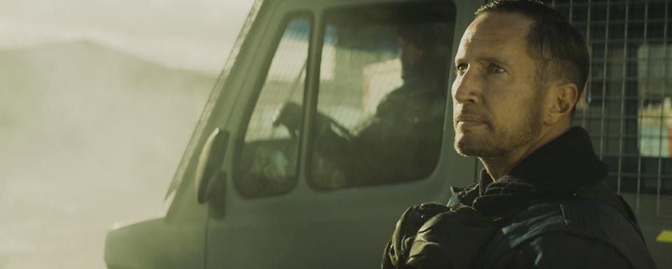 "Volt": Erster Trailer zum dystopischen Thriller mit Benno Fürmann ...