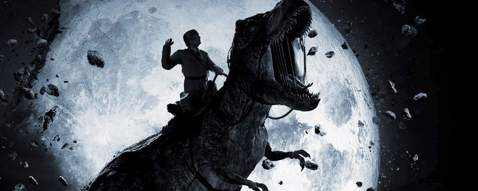 Udo Kier reitet als Hitler einen T-Rex: Neuer Trailer zu "Iron Sky 2 ...