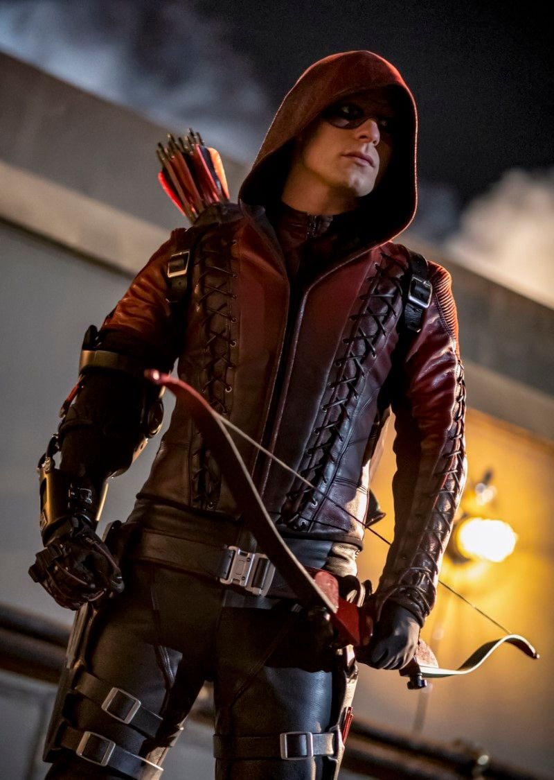 "Arrow": Bilder zum Serienfinale enthüllen große Reunion & viele ...