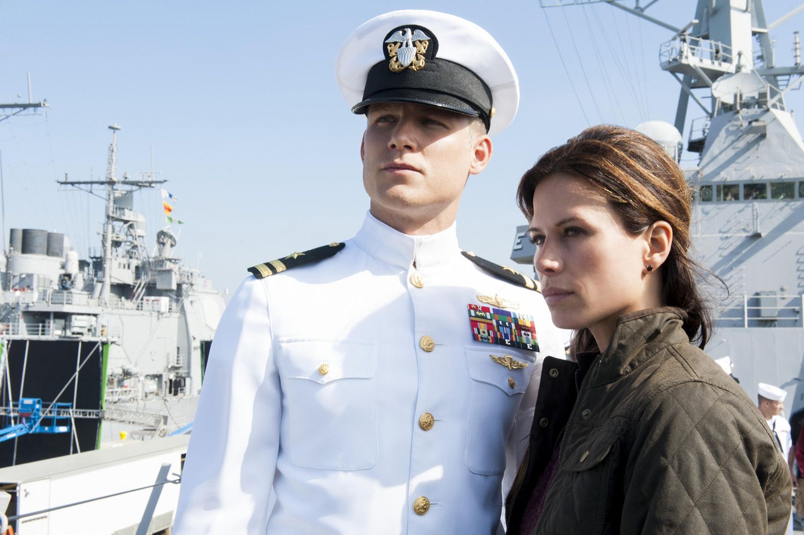 Bild zu Travis Van Winkle - The Last Ship : Bild Rhona Mitra, Travis ...