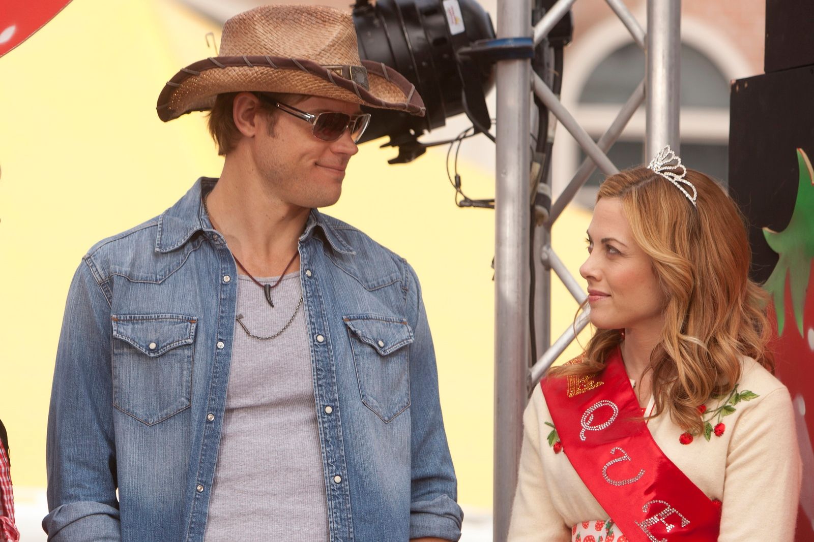 Bild zu Trevor Donovan - Strawberry Summer : Bild Trevor Donovan, Julie ...