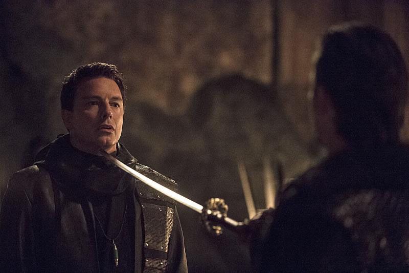 Arrow: Arrow : Bild John Barrowman - 693 von 1200 - FILMSTARTS.de