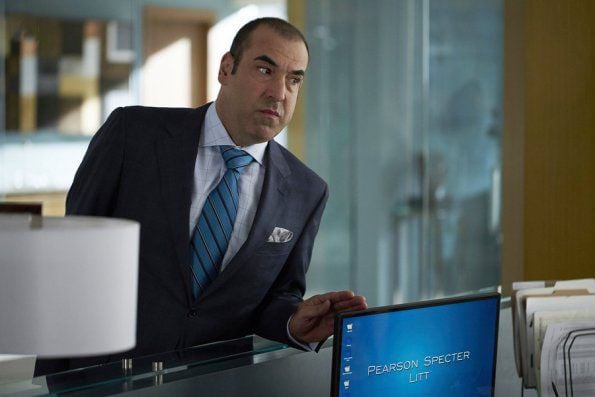 Suits: Suits : Bild Rick Hoffman - 286 von 670 - FILMSTARTS.de