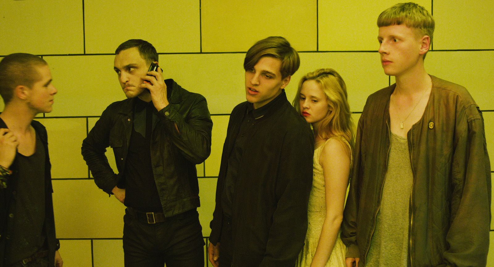 Bild zu Jonas Dassler - Uns geht es gut : Bild Franz Rogowski, Jordan ...