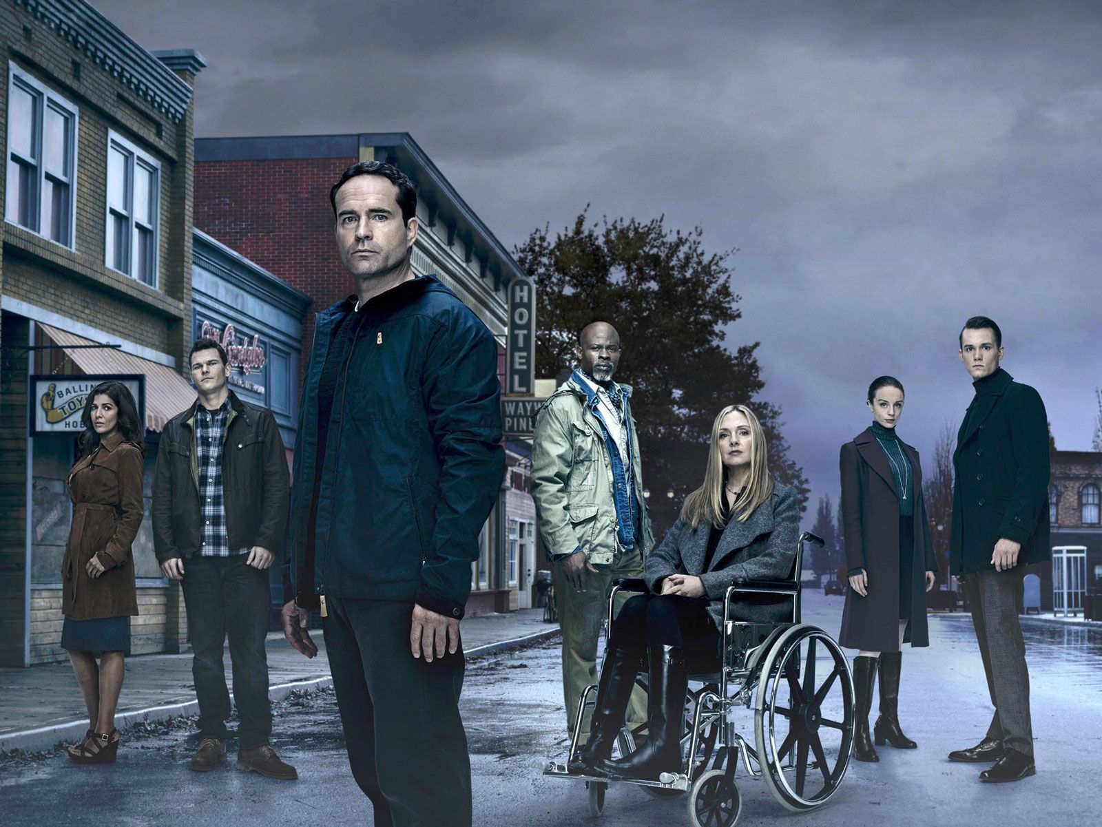 Wayward Pines: Bild Hope Davis, Jason Patric, Djimon Hounsou, Josh ...