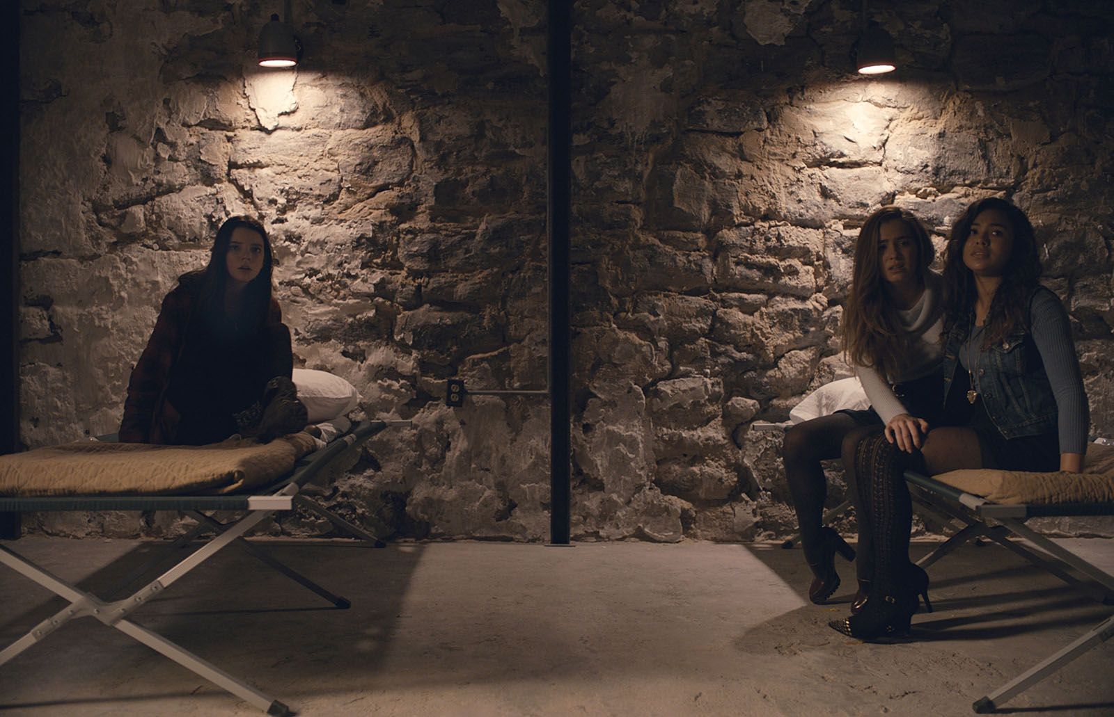 Bild zu Anya Taylor-Joy - Split : Bild Jessica Sula, Haley Lu ...